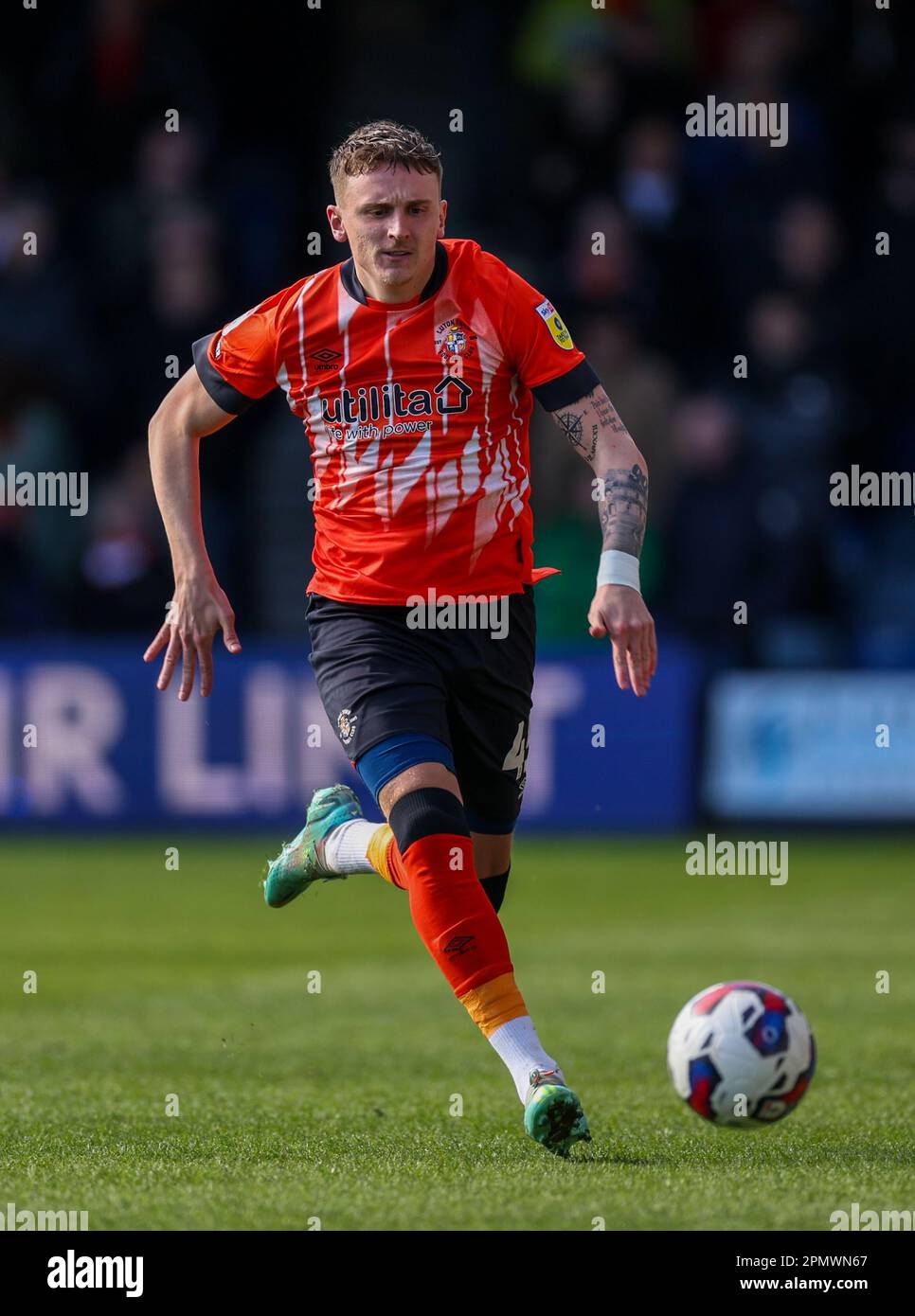 Alfie Doughty de Luton Town lors du match de championnat Sky Bet à ...