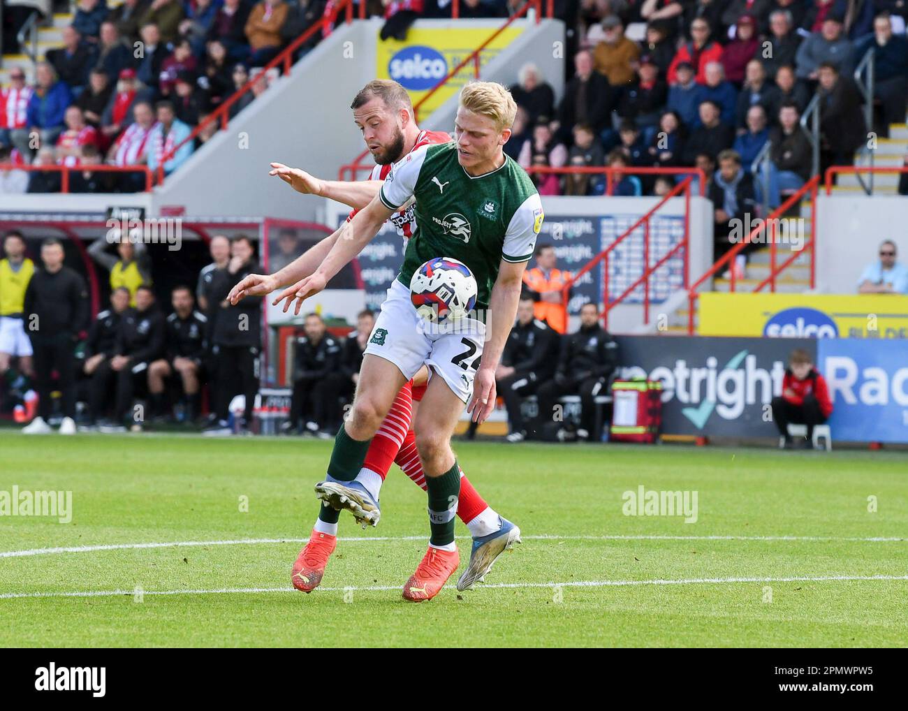Saxon Earley #24 de Plymouth Argyle en action pendant le match Sky Bet ...