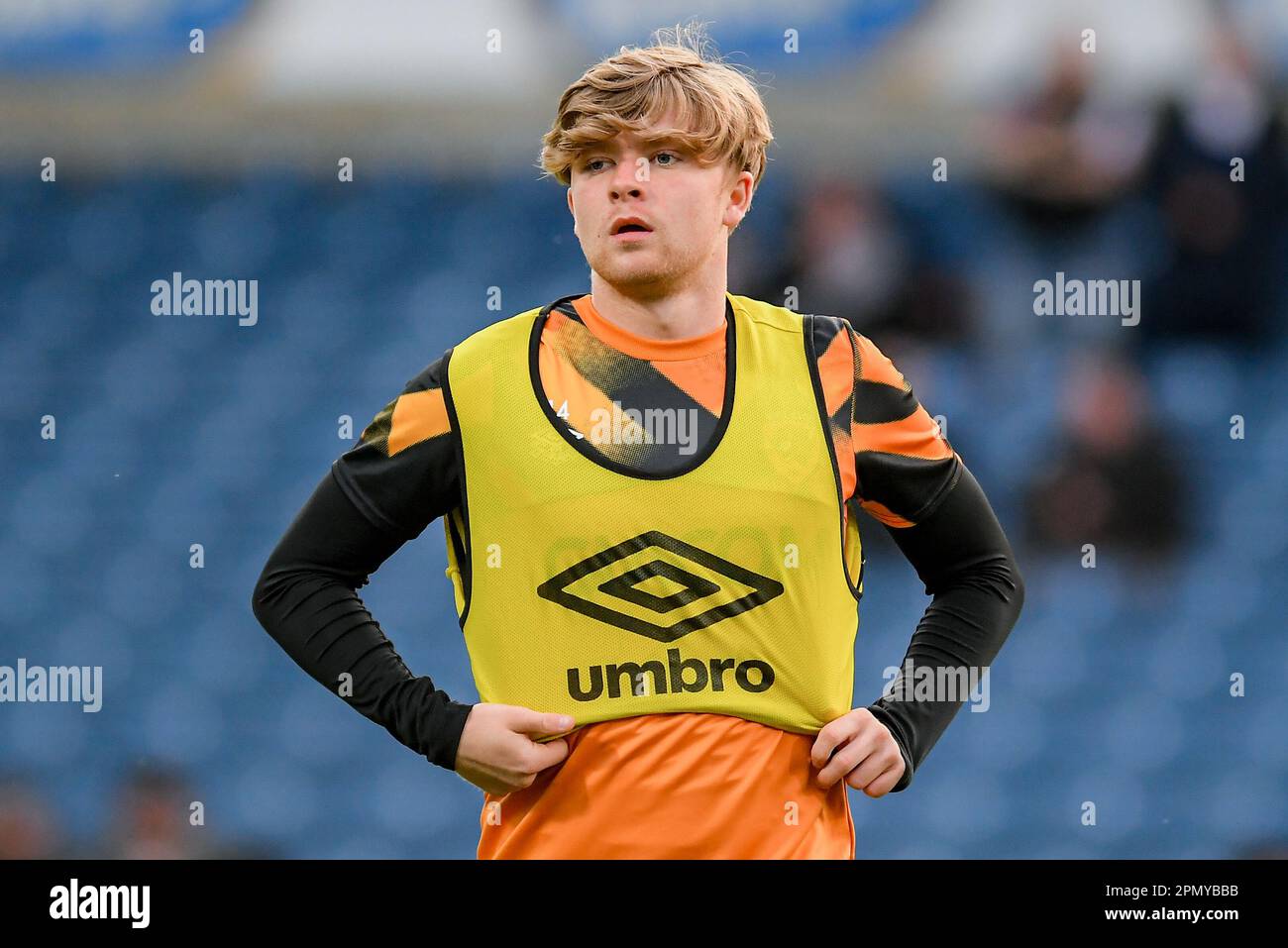 Harry Vaughan #14 de Hull City s'échauffe avant le match du championnat ...