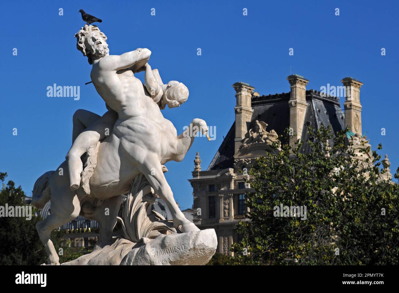 Sculpture au jardin des tuileries Banque de photographies et d’images à haute résolution - Alamy