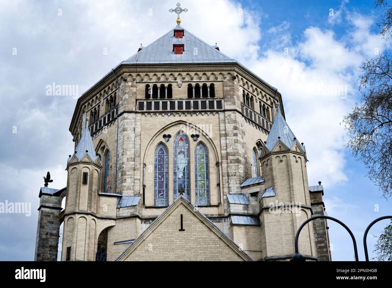 La basilique médiévale de Saint-Gereon est l'une des douze grandes ...