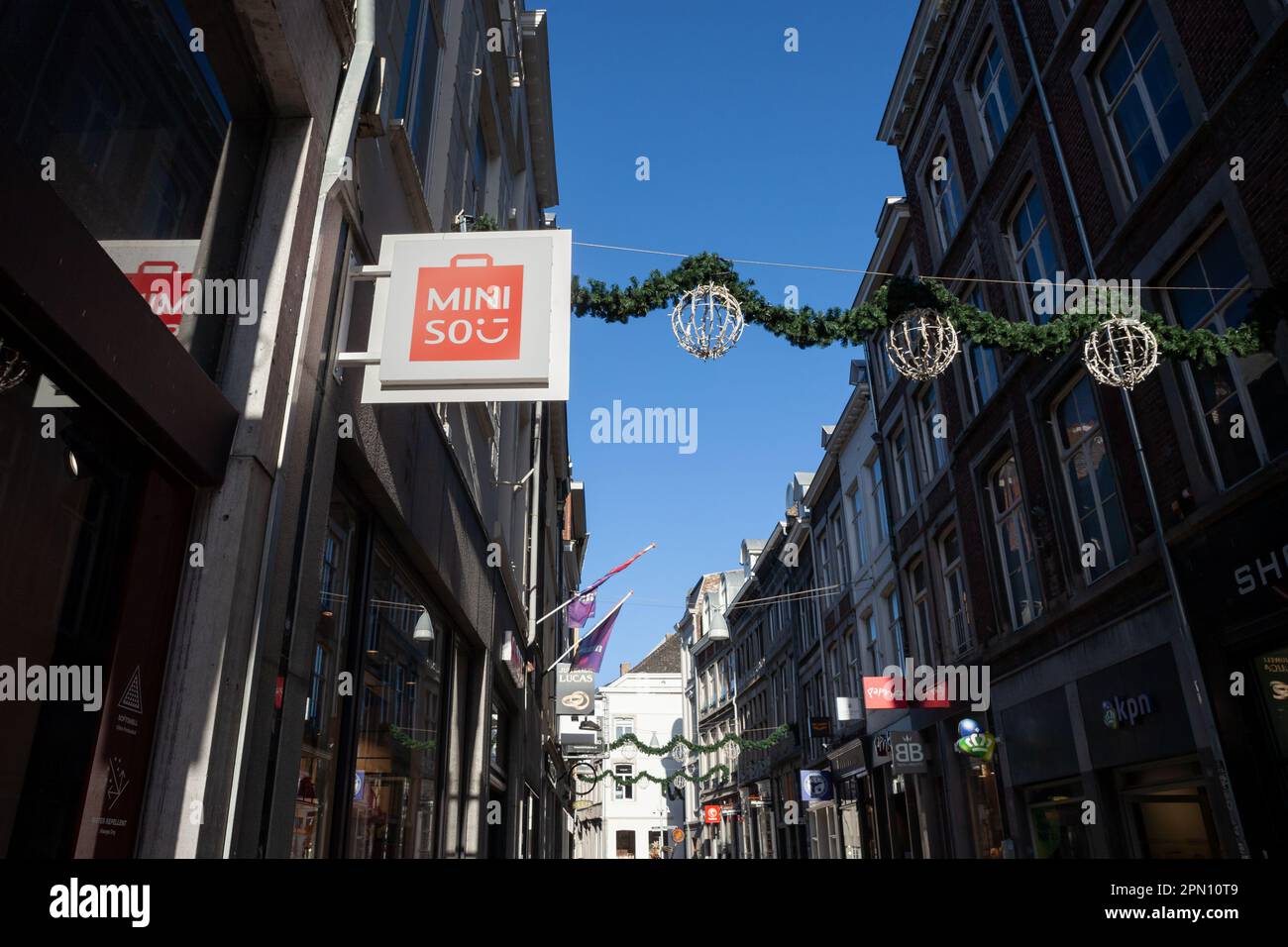Miniso logo Banque de photographies et d’images à haute résolution - Alamy