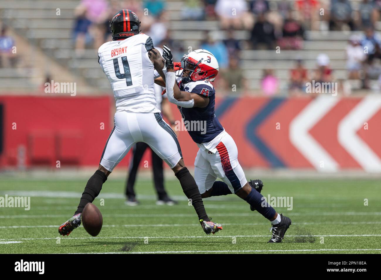 Houston Roughnecks défensive back Ajene Harris (3) décompose le col au ...