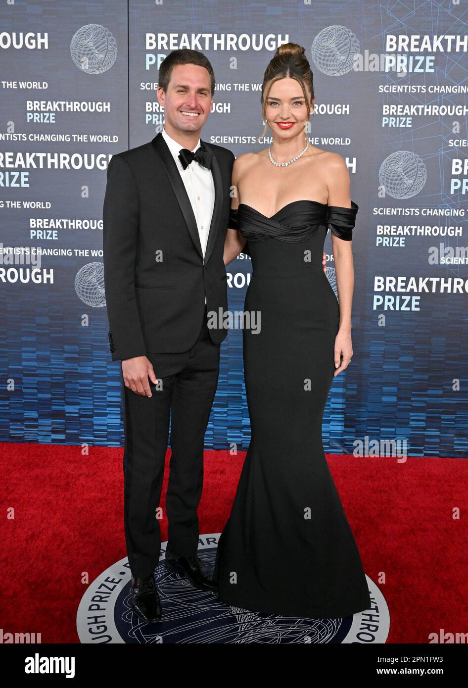 Evan Spiegel et Miranda Kerr arrivent à la cérémonie annuelle de remise ...