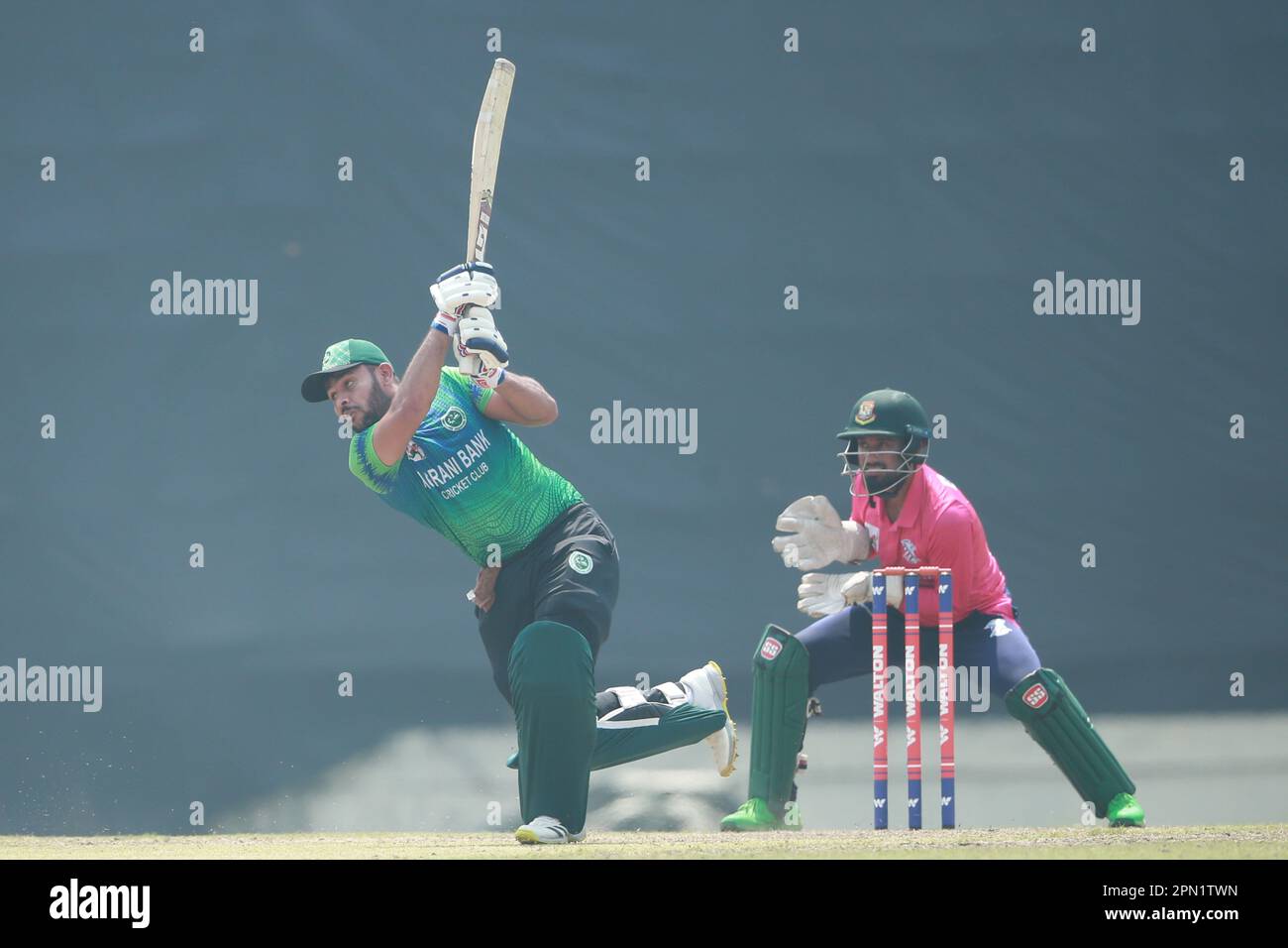 Agrani Bank Cricket Club batter Usman Khan bats lors du deuxième tour ...