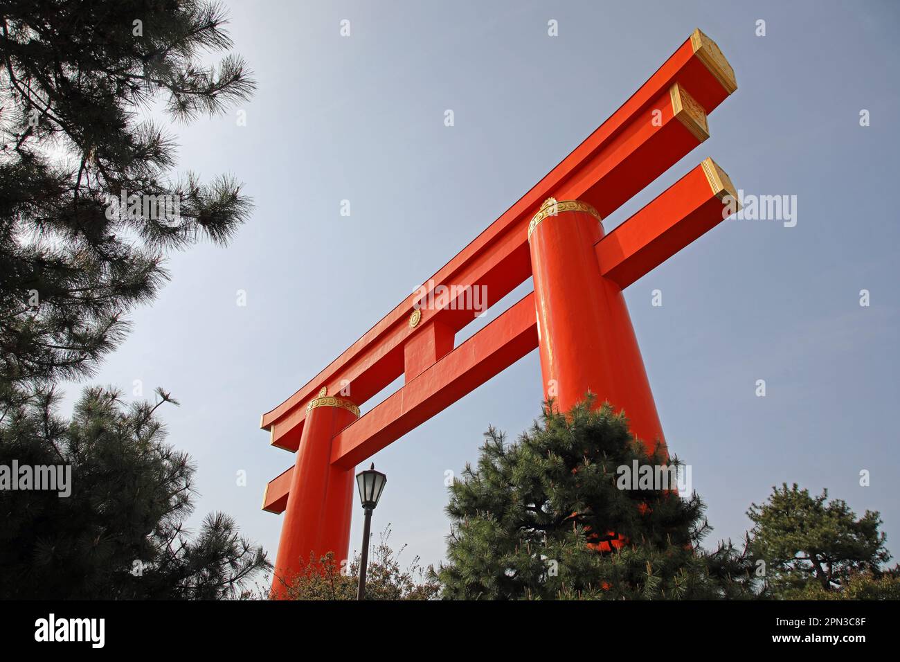 Heian jingu shrine Banque de photographies et d’images à haute ...