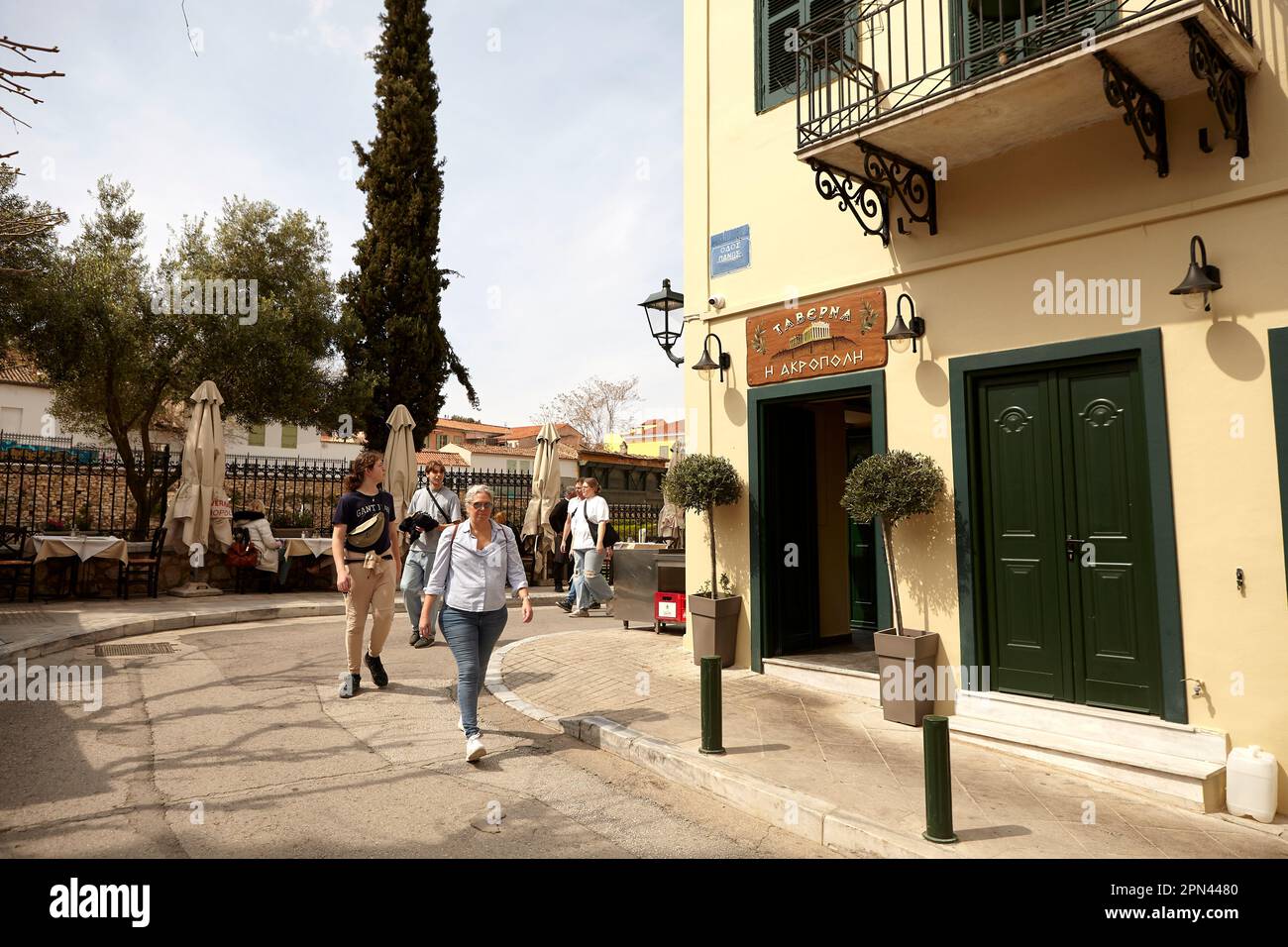 Plaka athens restaurant Banque de photographies et d’images à haute ...