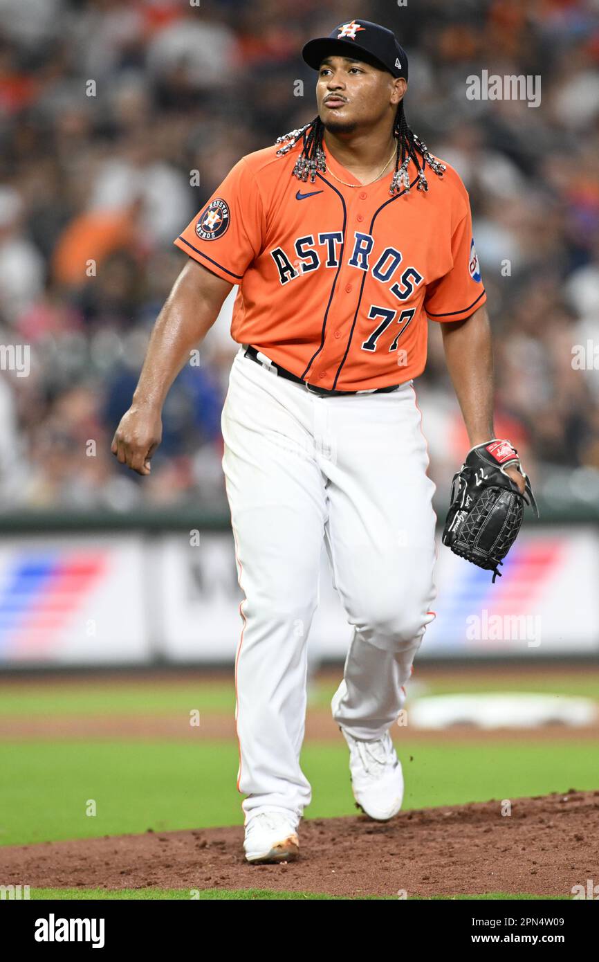 Le lanceur de départ des Astros de Houston Luis Garcia (77) pendant le ...