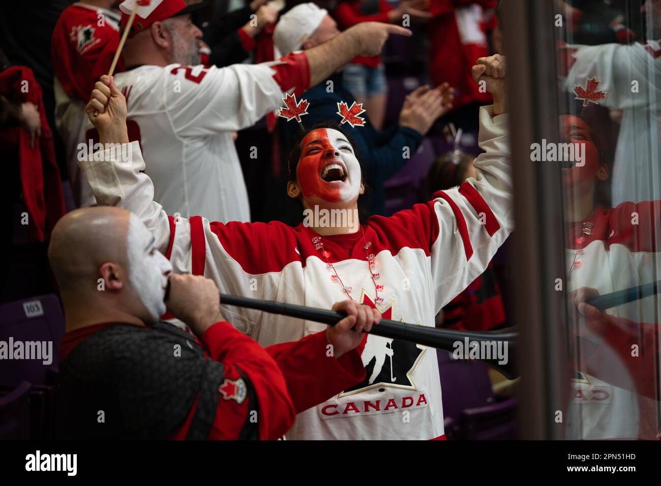 Canadian supporters Banque de photographies et d’images à haute ...