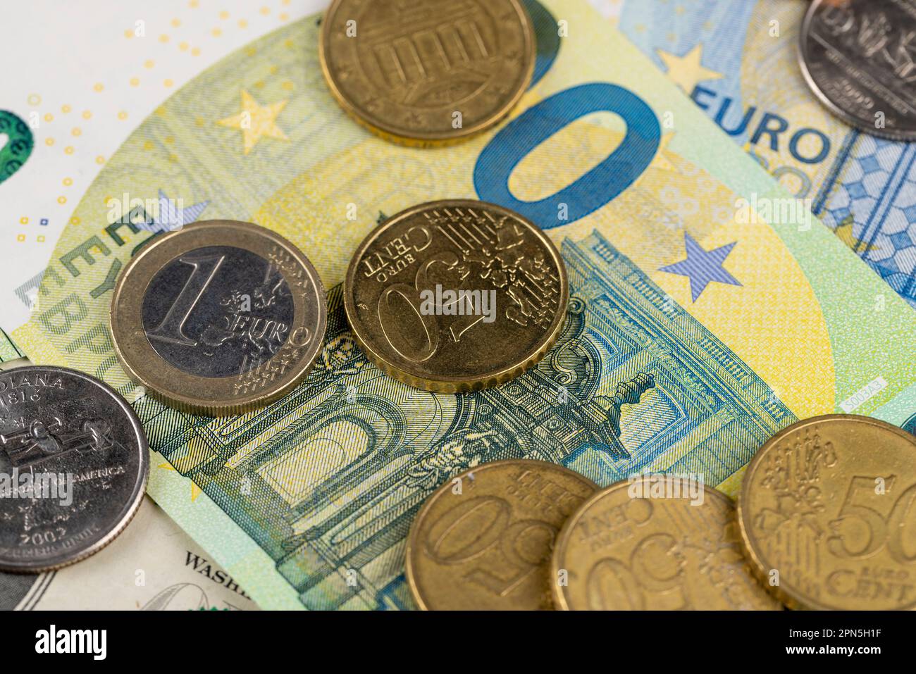 Monnaies différentes les dollars américains et l'euro de l'Union ...