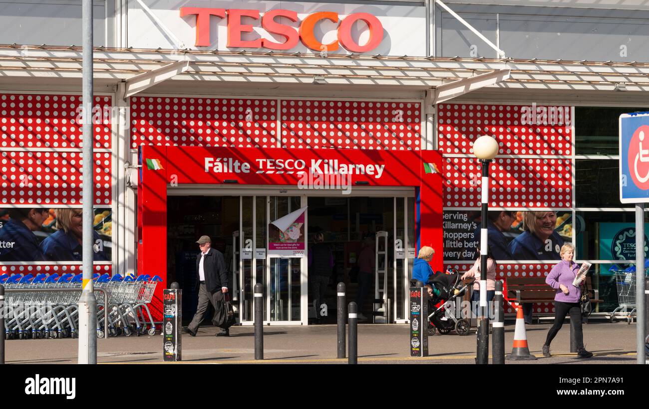 Tesco killarney Banque de photographies et d’images à haute résolution ...