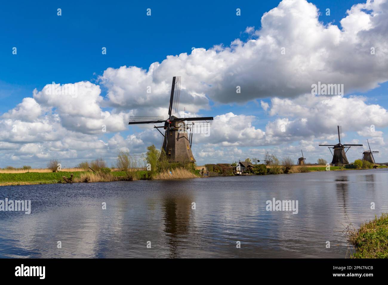 Moulins à Vent De Kinderdijk à Kinderdijk Un Site Classé Au Patrimoine