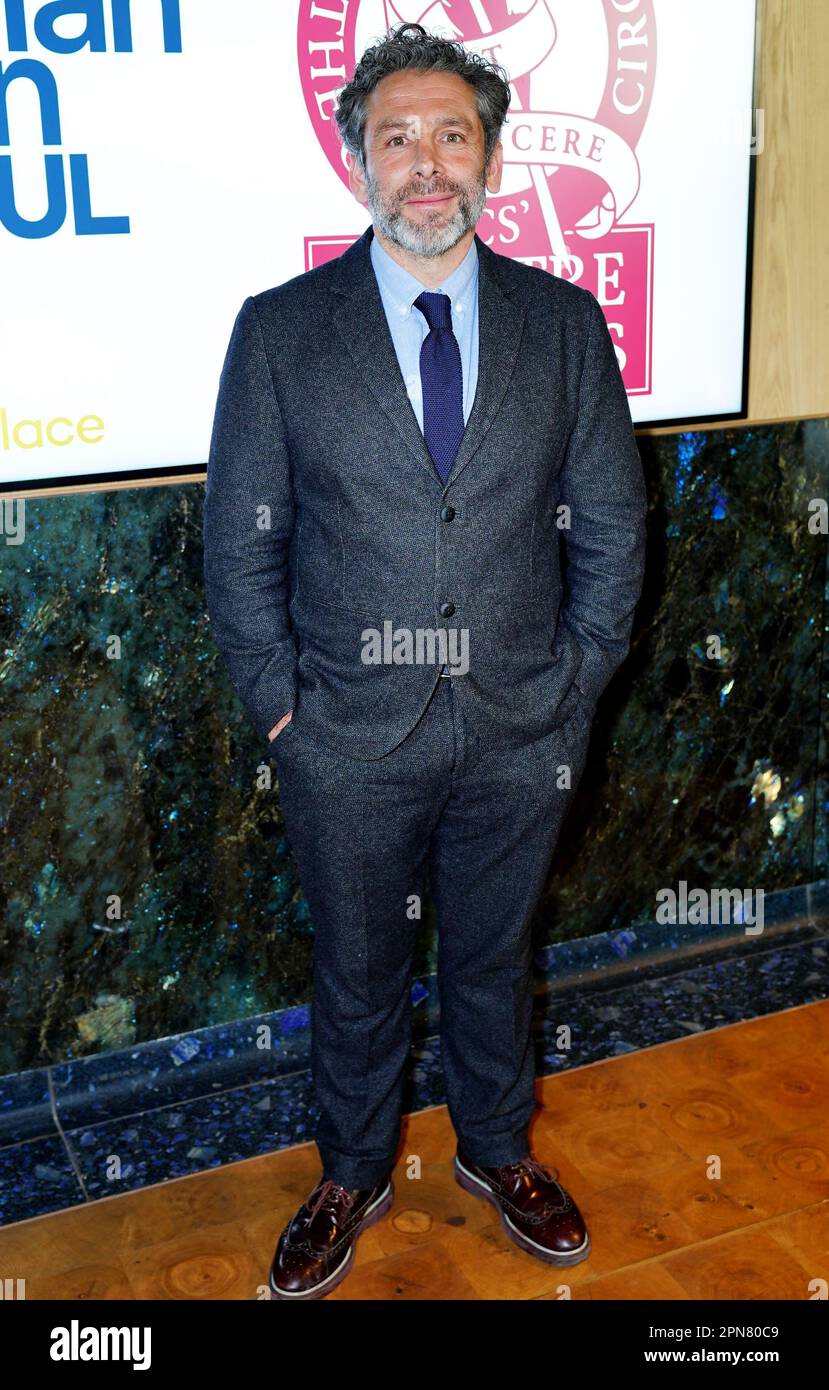 Elliot Levey assiste aux critiques Circle Theatre Awards annuels à Soho ...
