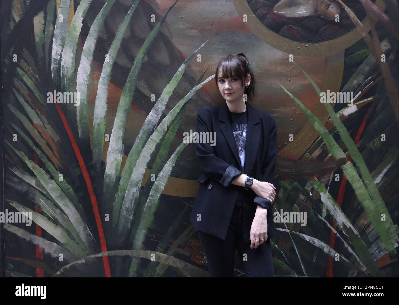 L'actrice locale et modèle britannique-philippin Asha Cuthbert, dans ...