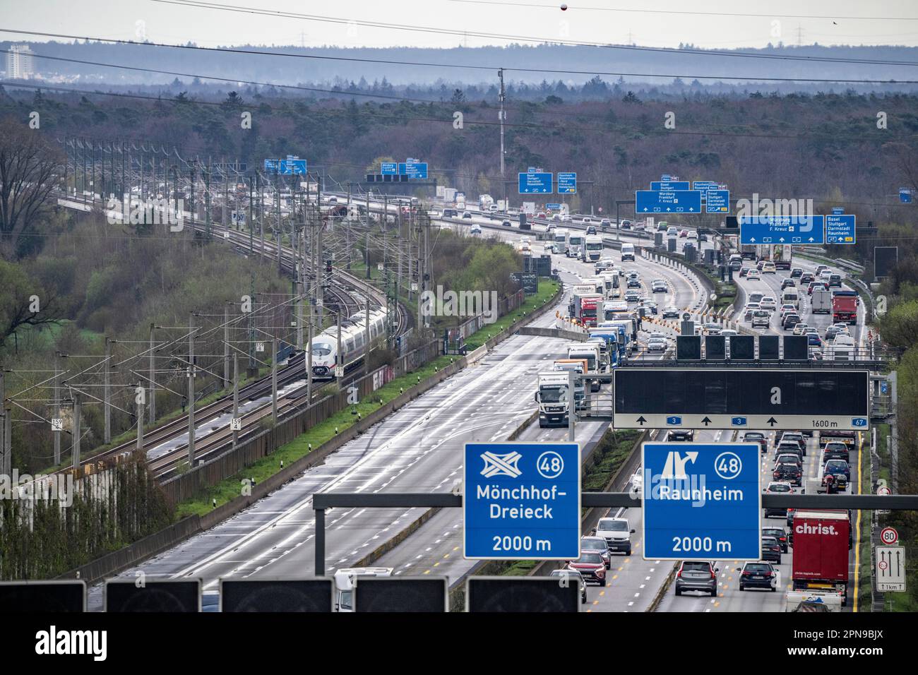 Autoroute A3 près de Flörsheim, avant la jonction de l'autoroute ...