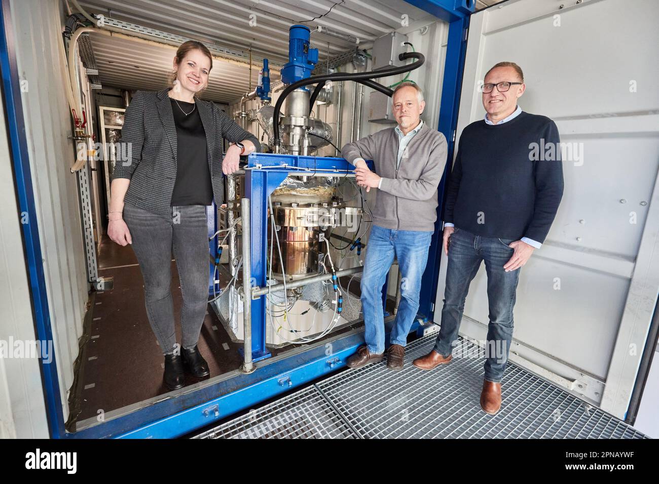 PRODUCTION - 05 avril 2023, Hambourg: Les deux scientifiques du groupe ...
