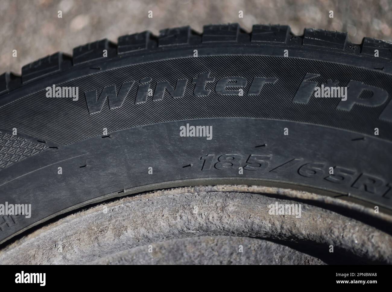Circulation changer les pneus Banque de photographies et d’images à haute résolution - Alamy