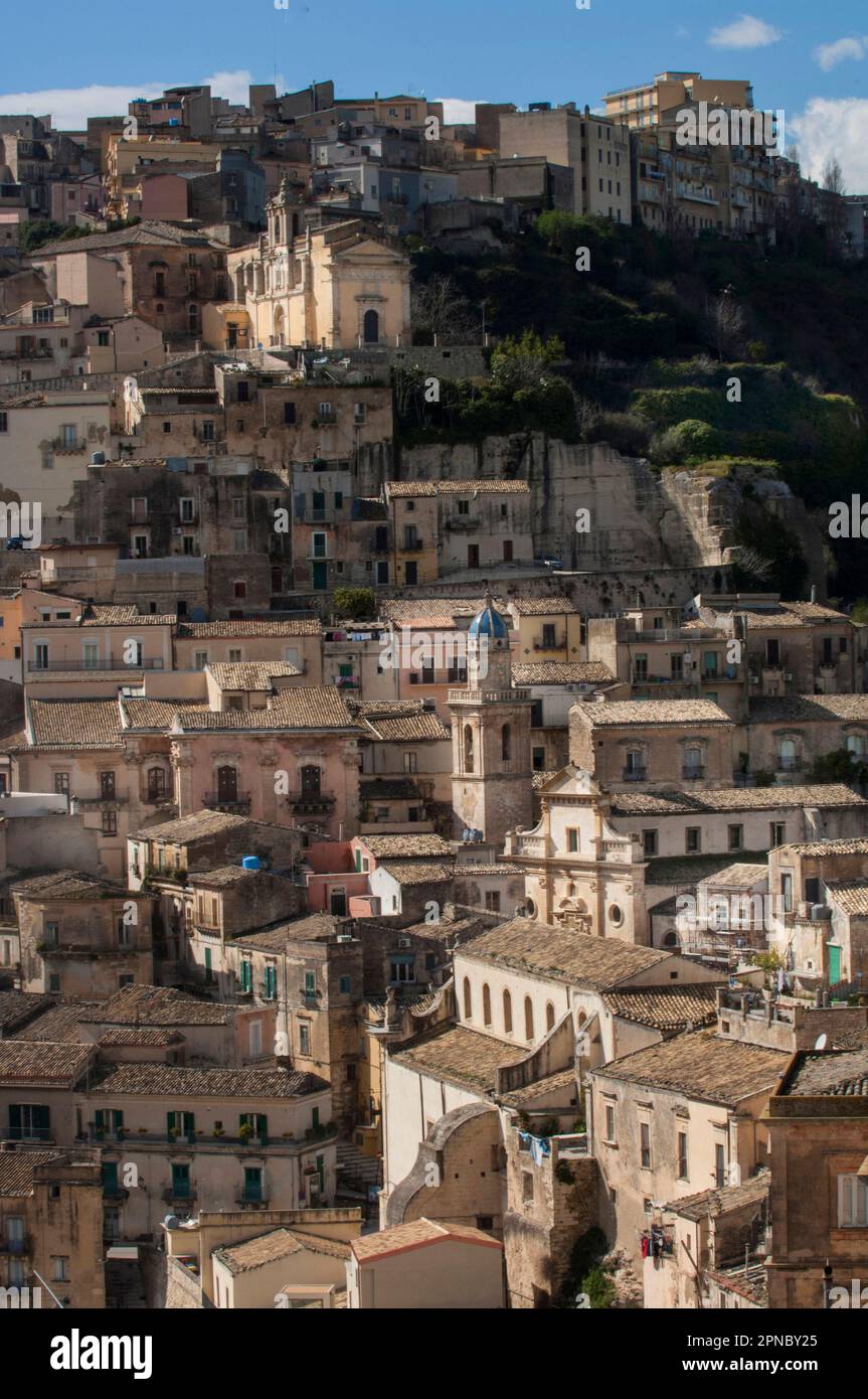 Ragusa Ibla, vue de la via Paterno Arezzo, église de San Filippo Neri ...