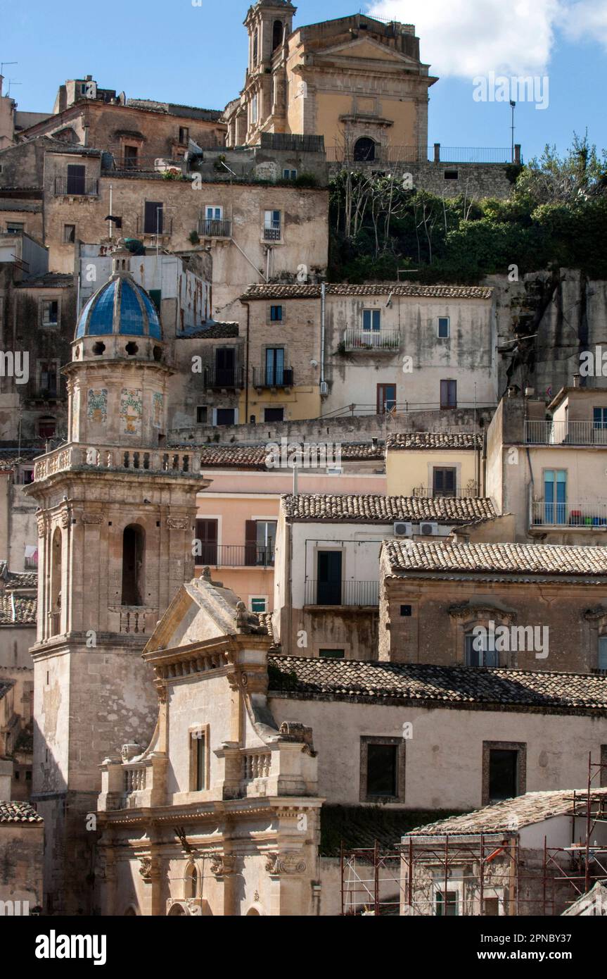 Ragusa Ibla, vue de la via Paterno Arezzo, église de San Filippo Neri ...