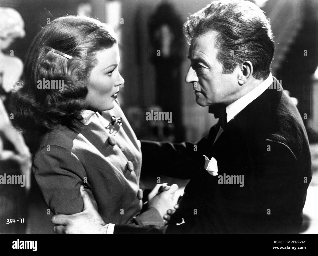 JOAN CAULFIELD et CLAUDE RAINS dans L'INSOUPÇONNÉ réalisateur DE 1947 ...