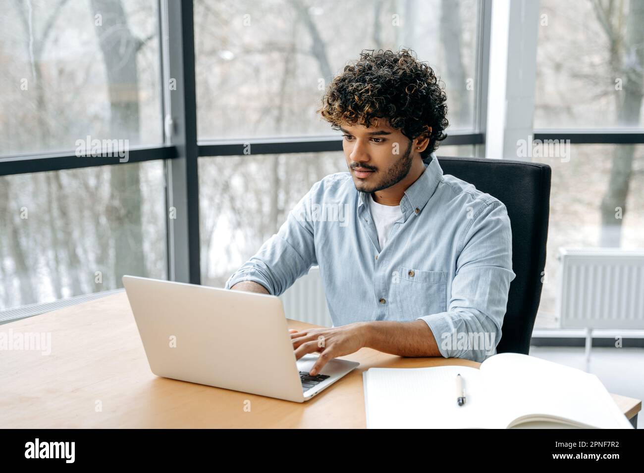 Beau homme mauricien indien ou arabe, directeur financier, pdg ...