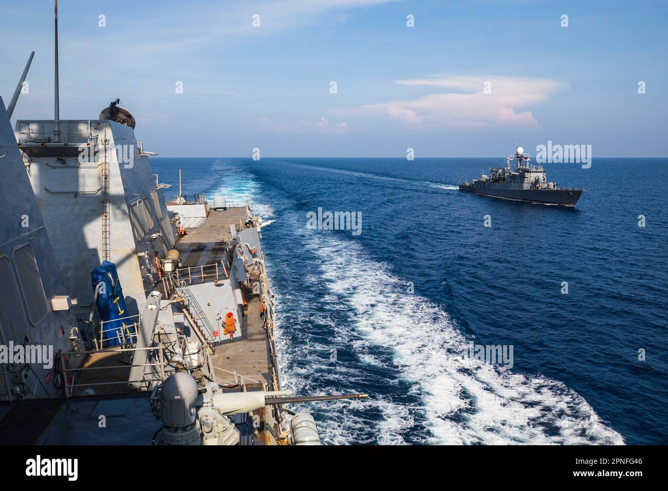 230417-N-XX566-1416 MER DE CHINE DU SUD (17 avril 2023) le destroyer ...