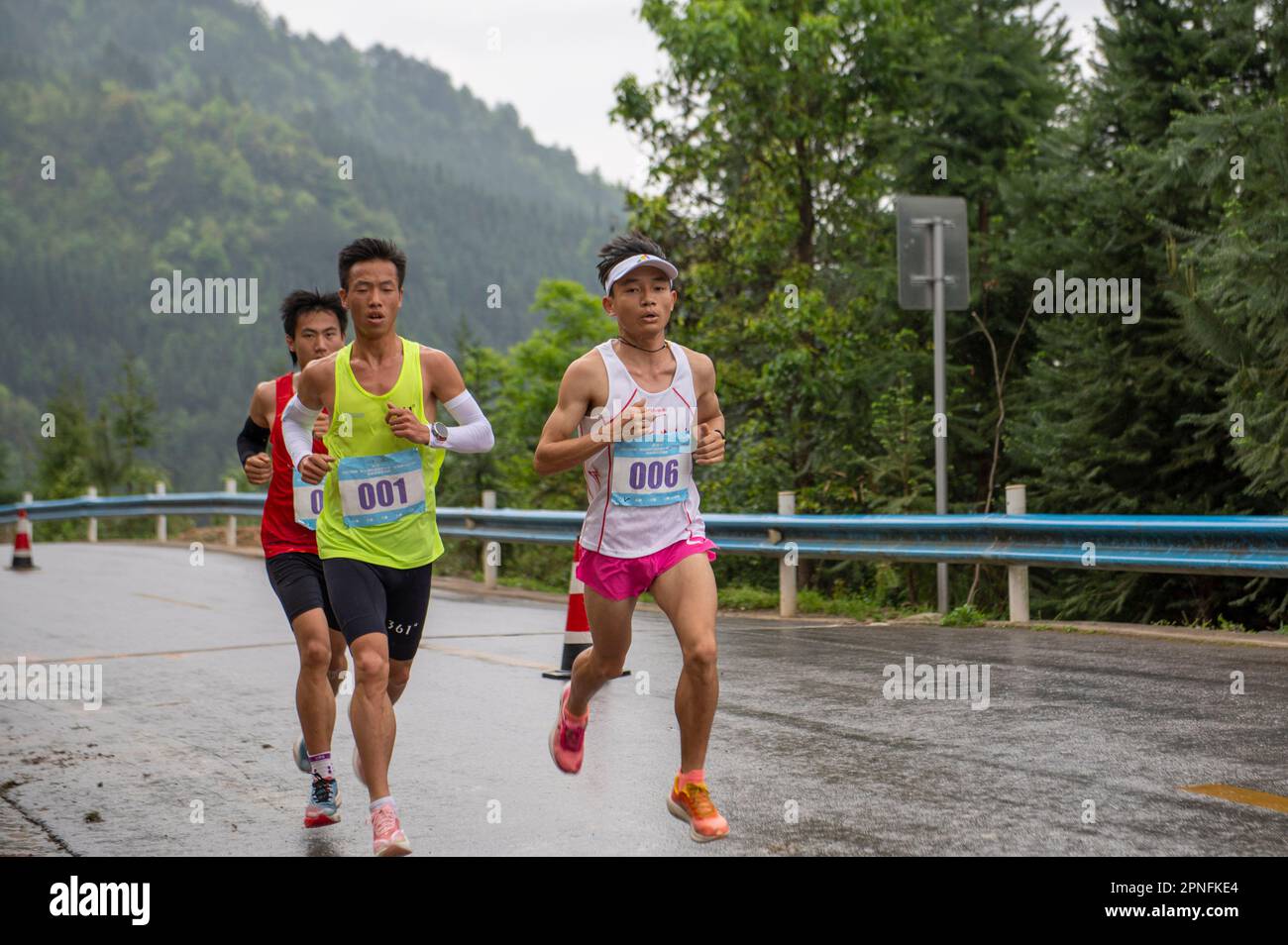 CONGJIANG, CHINE - le 18 AVRIL 2023 - photo prise sur 18 avril 2023 ...