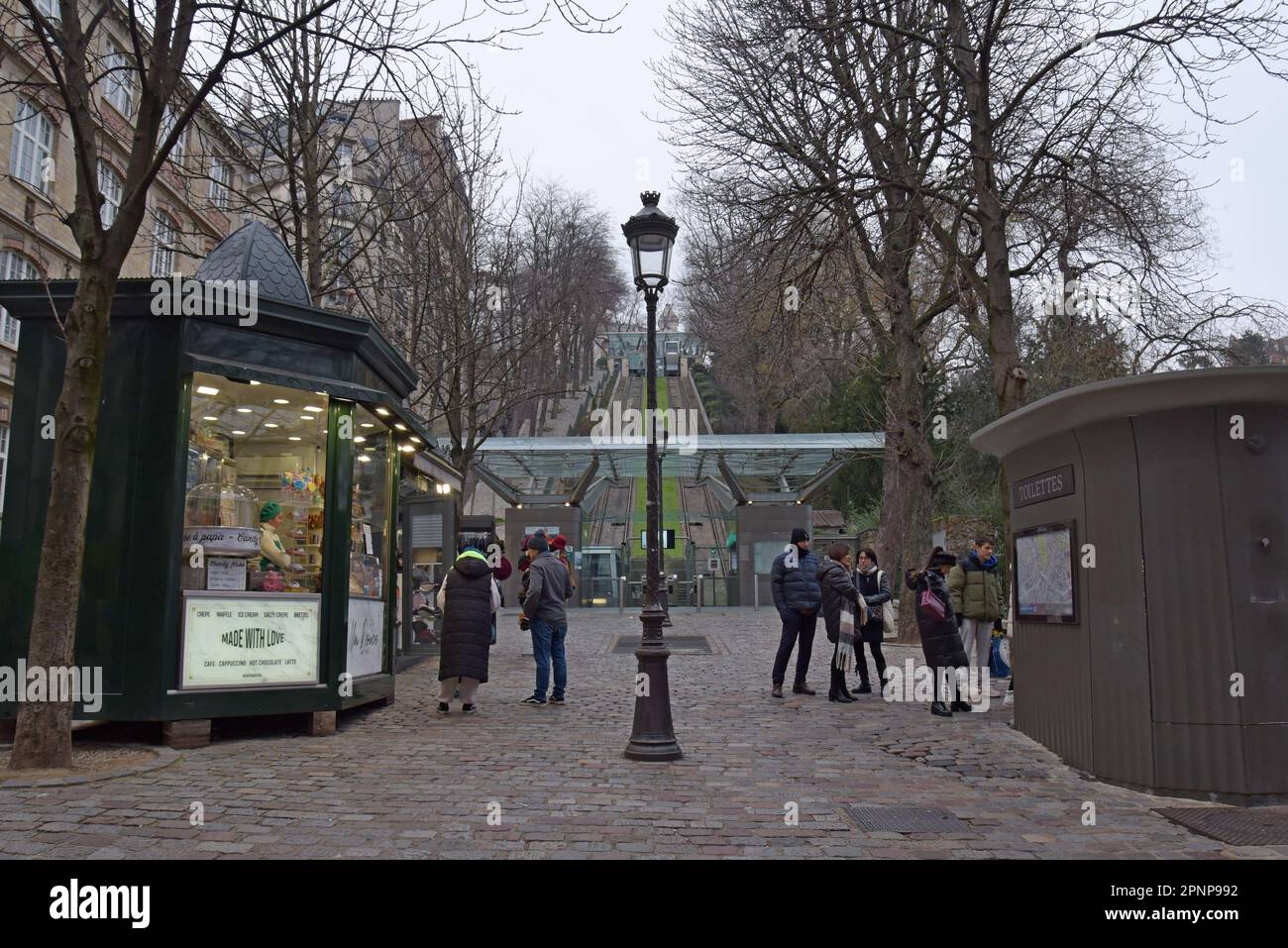 Le funiculaire de Montmartre, un funiculaire qui emmène les touristes à ...
