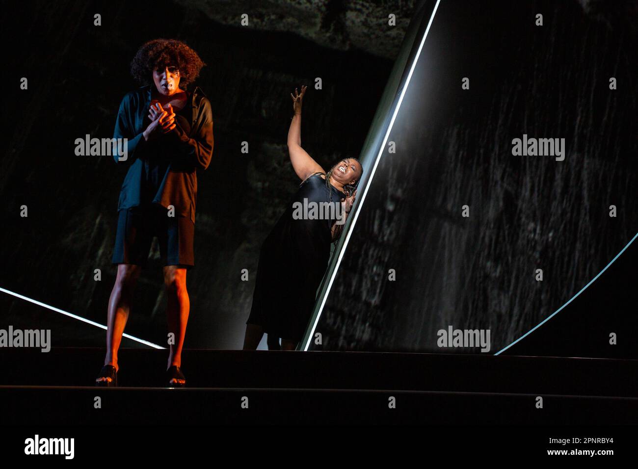 l-r: Idunnu Münch (petite amie 3 / Congregant 3), Nadine Benjamin (la ...