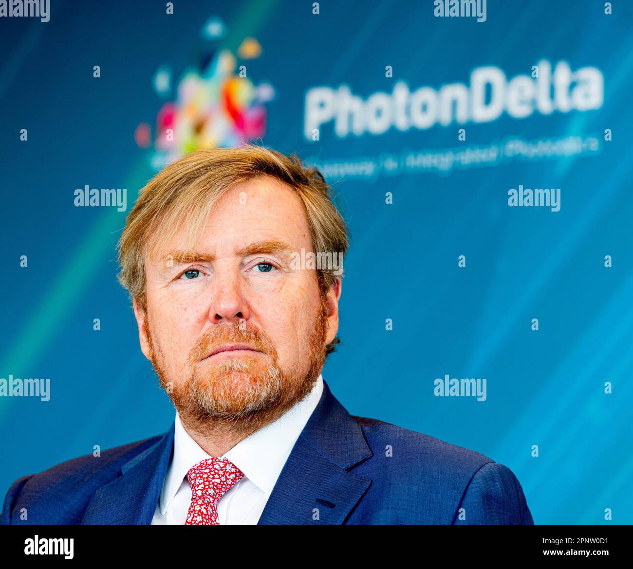 Le roi willem alexander visite le centre holst et photondelta Banque de ...