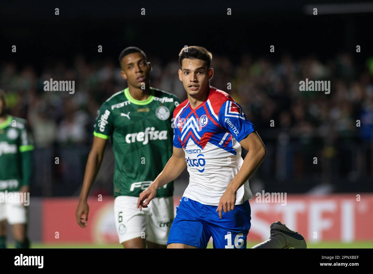 SAO PAULO, BRÉSIL - AVRIL 20 : Damián Bobadilla célèbre après avoir ...