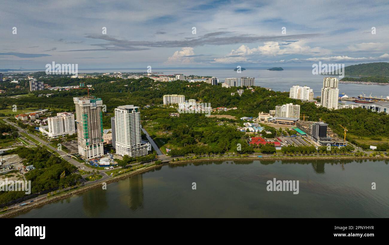 Front de mer de la ville de kota kinabalu Banque de photographies et d’images à haute résolution ...