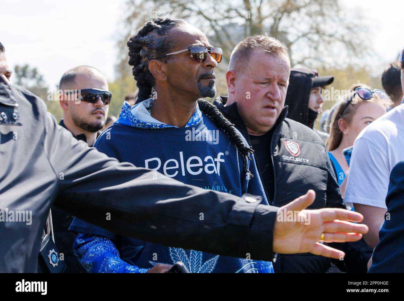 Snoop Dogg looksoainsi au 420 Hyde Park. 420 Hyde Park est l'occasion ...