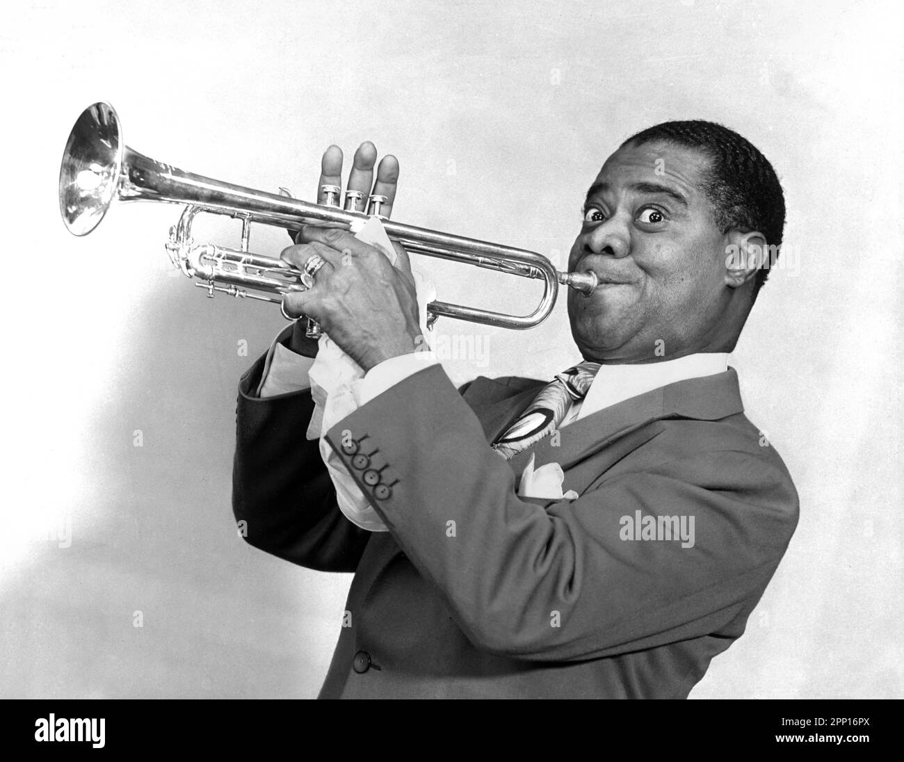 Louis armstrong jouant de la trompette jazz Banque de photographies et ...