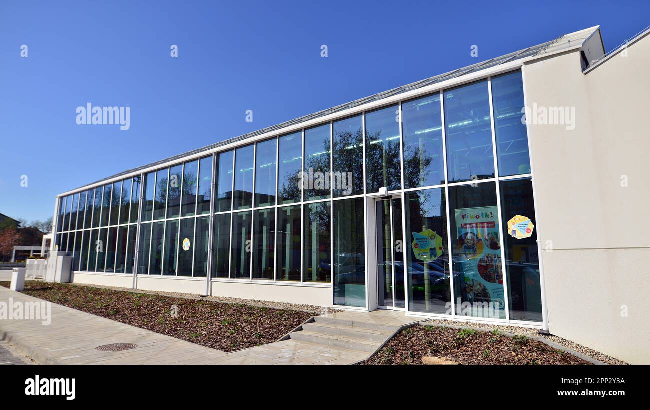Varsovie, Pologne. 21 avril 2023. Le bâtiment qui abrite le Food Hall ...