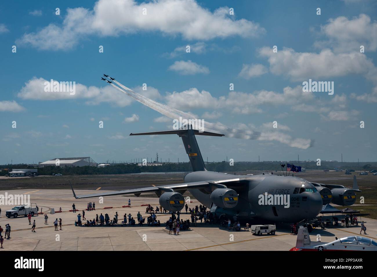 États-Unis Les Navy Blue Angels volent dans une formation de diamants ...