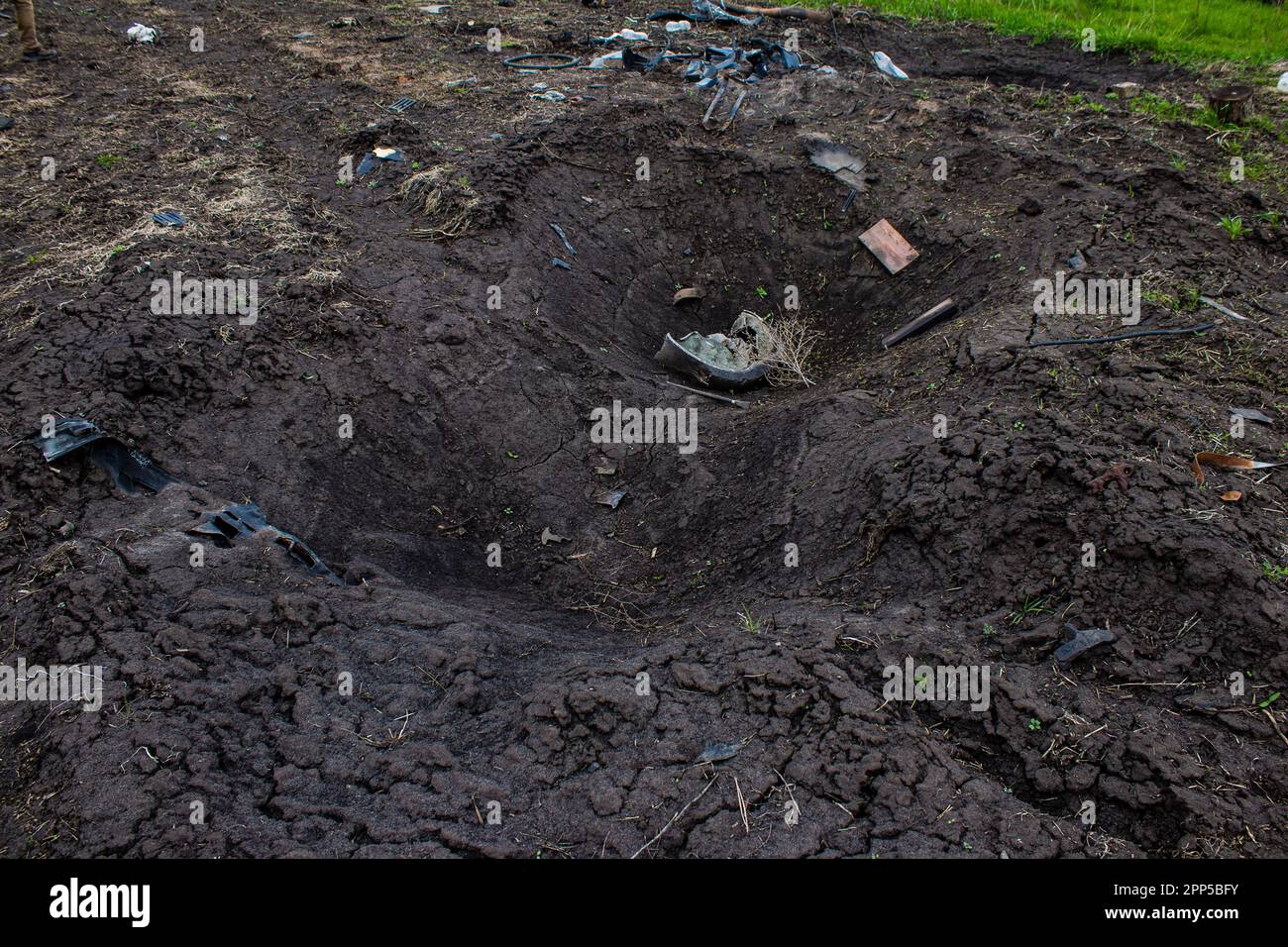 Conséquences d'une explosion minière. La voiture est totalement ...