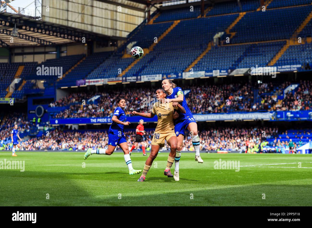 La Magdalena Eriksson de Chelsea défie Geyse Ferreira de Barcelone lors ...