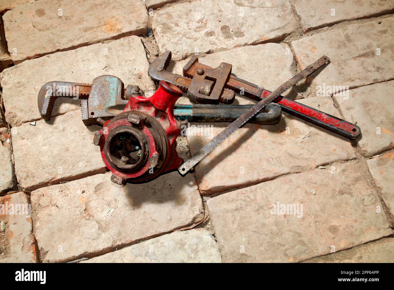 Pipe threading machine Banque de photographies et d’images à haute ...