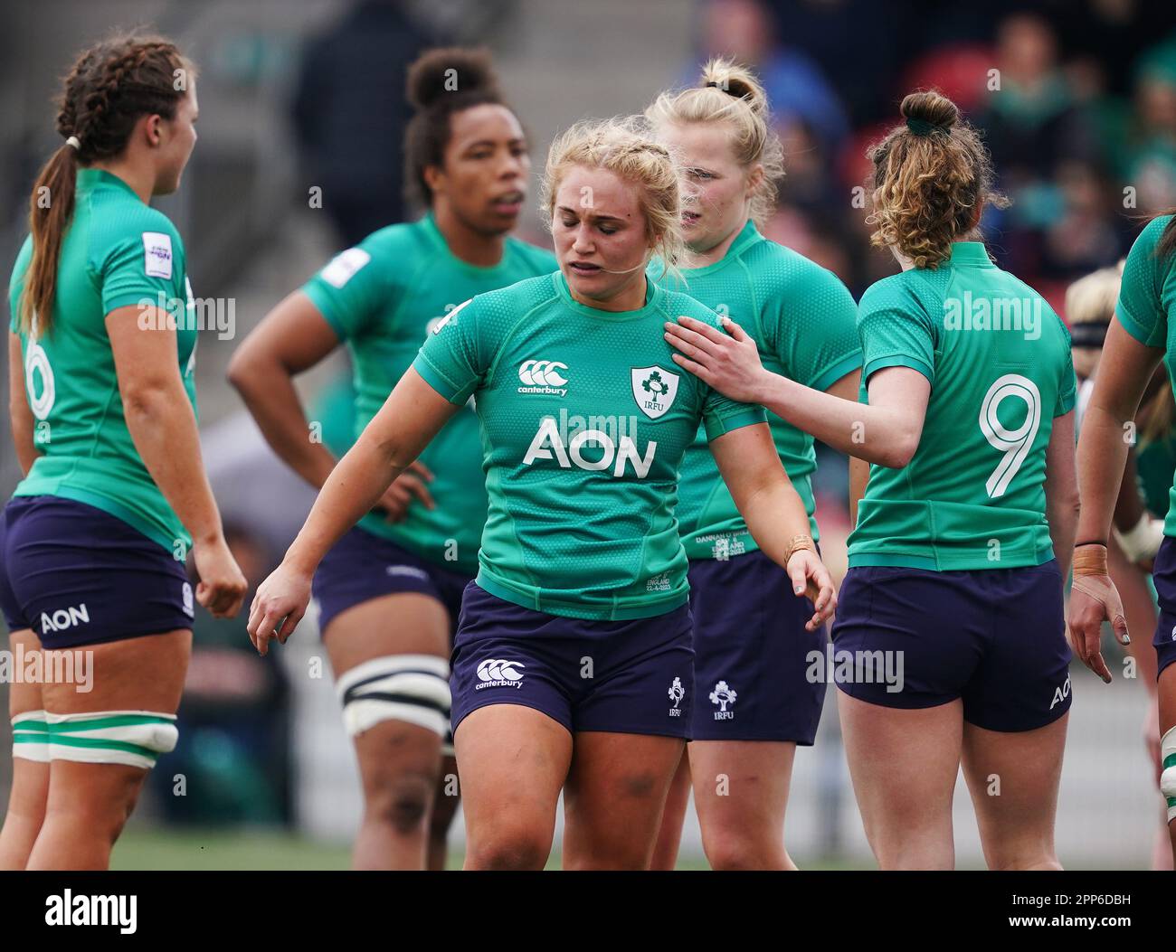 Neve Jones, en Irlande, réagit à une tentative de l'Angleterre lors du ...