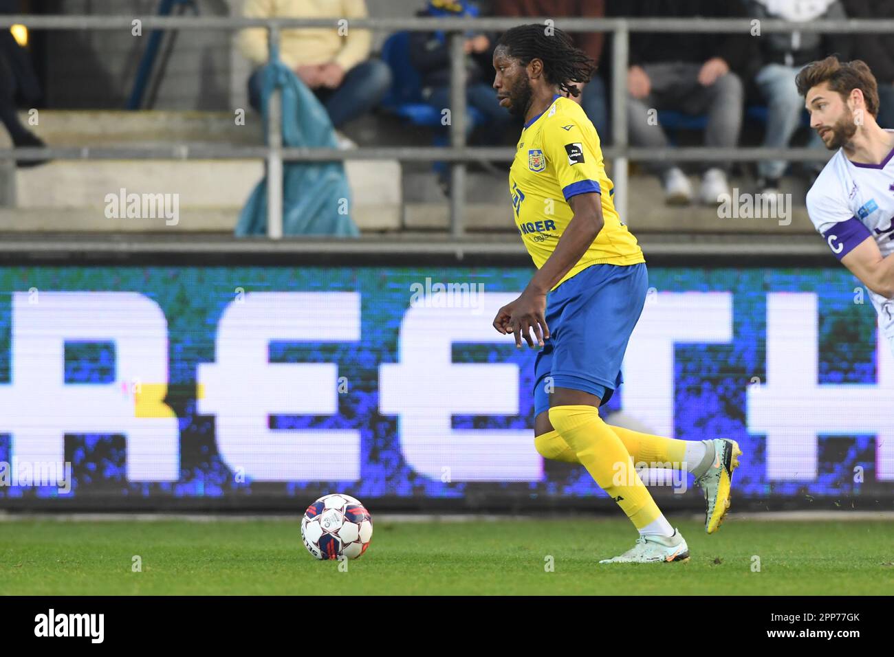 Beveren Waas, Belgique. 22nd avril 2023. Dieumerci Mbokani de Beveren ...