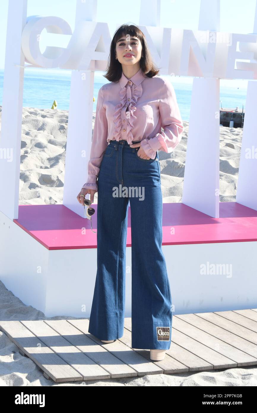 CANNES,FRANCE - 18 AVRIL- Simona Tabasco participe à la séance photo du ...