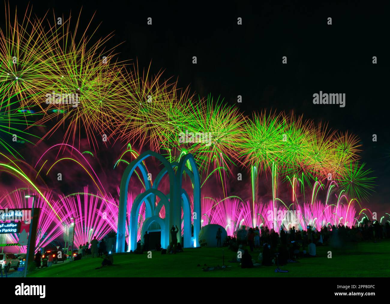 EID al fitr 2023 célébrations et feux d'artifice à la corniche de Doha ...
