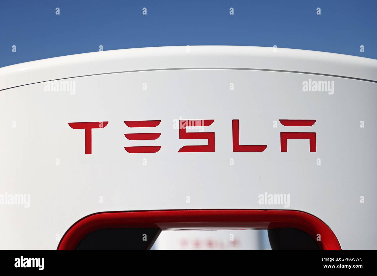 Tesla a ouvert une nouvelle station de Supercharger le long de la E4 à ...
