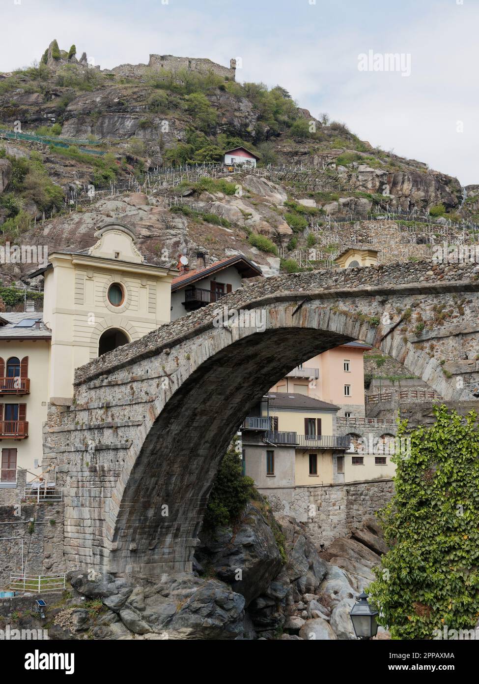 Pont st martin Banque de photographies et d’images à haute résolution ...