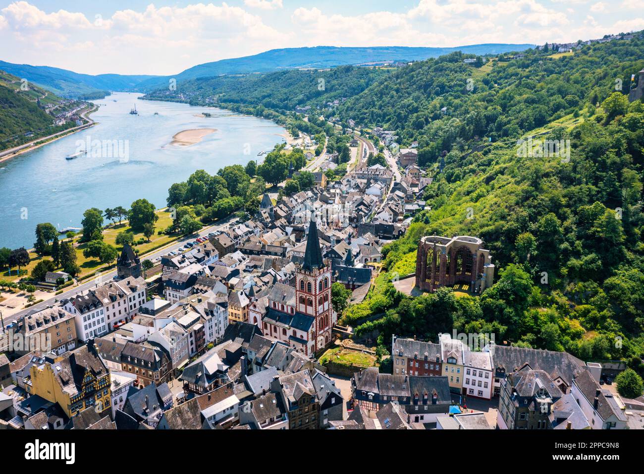 Vue panoramique sur la Bacharach. Bacharach est une petite ville de la ...