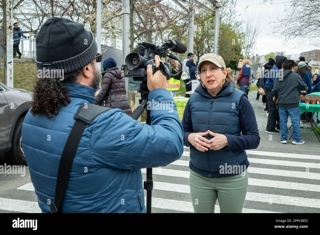 22 avril 2023. Chelsea, ma. GreenRoots et le nettoyage de la ville de ...