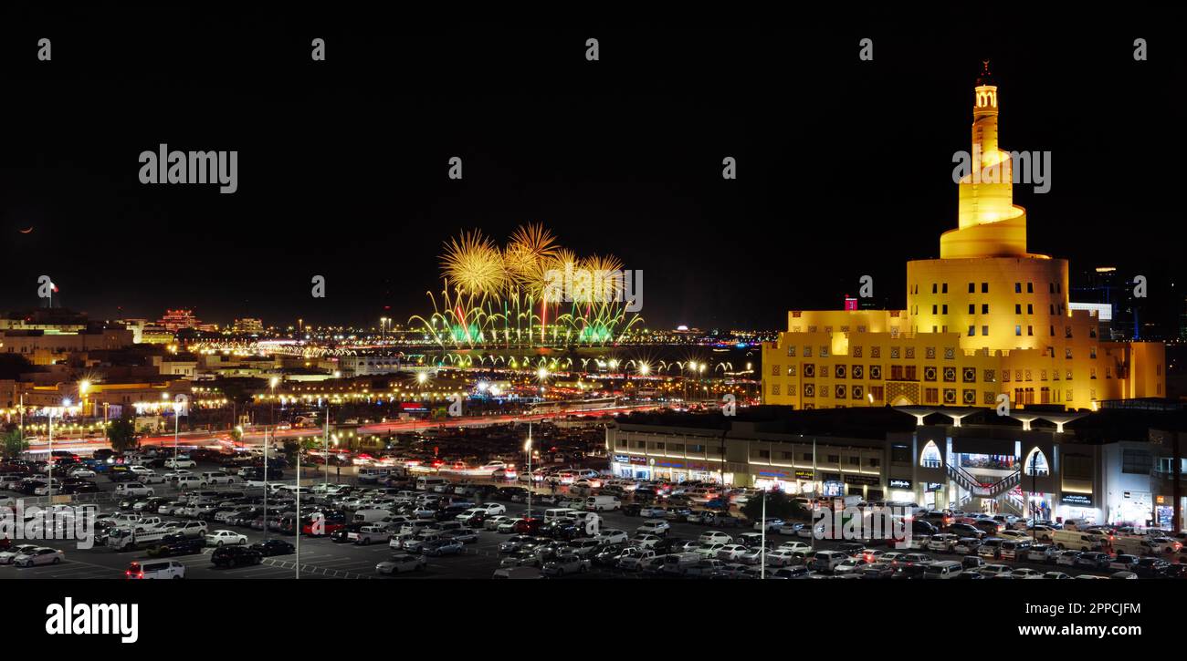 EID al fitr 2023 célébrations et feux d'artifice à la corniche de Doha ...