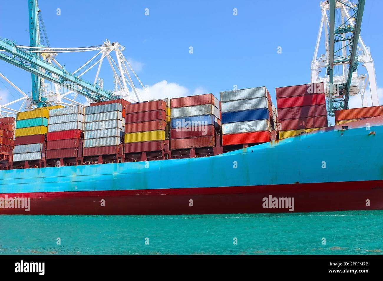 Porte-conteneurs à Port Miami, l'un des plus grands ports de fret des ...