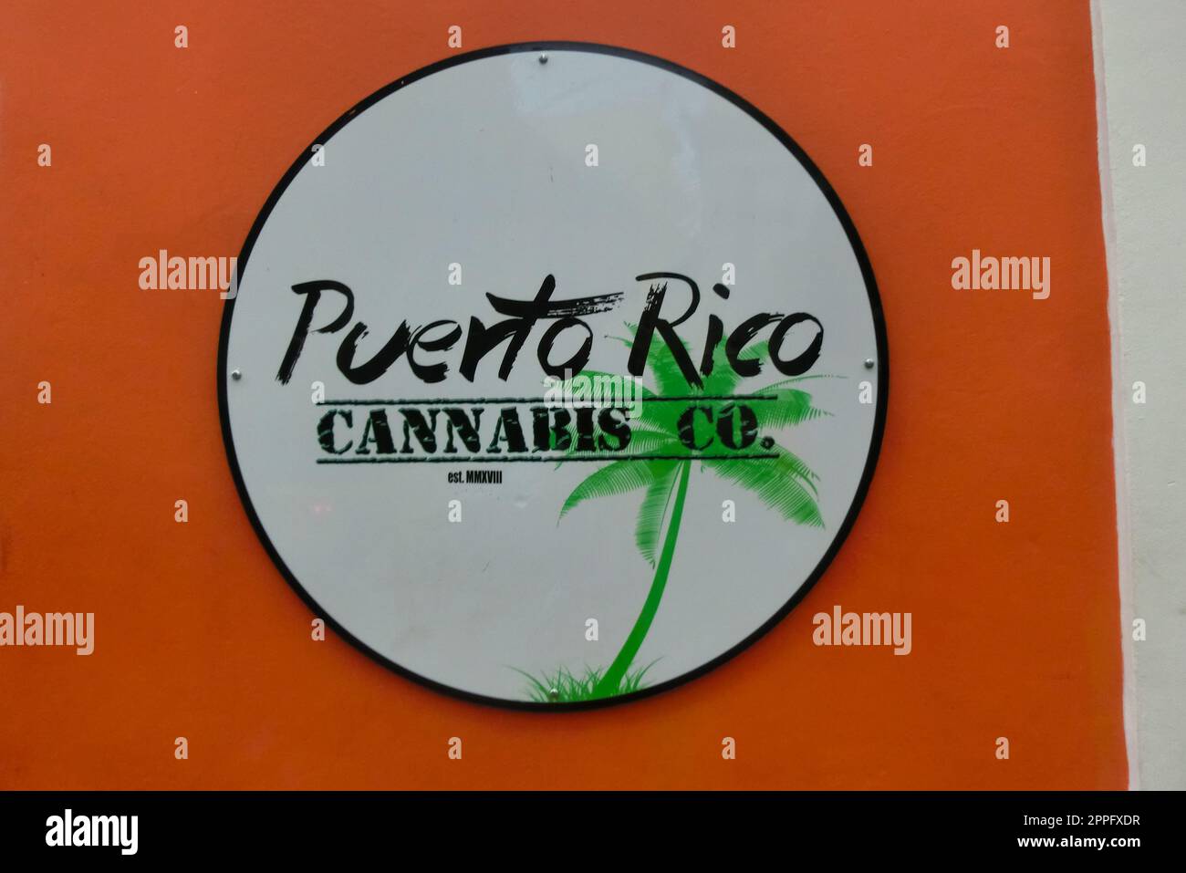 Cannabis plant in pot icon Banque de photographies et d’images à haute ...